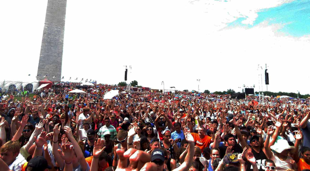 Hundreds of thousands crowd nation's capital to celebrate faith in ...