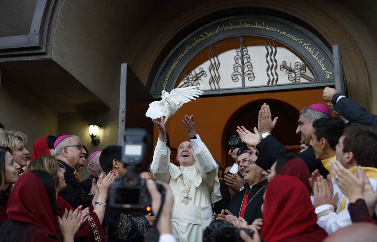 With Chaldean Catholics, pope prays for peace in Syria, Iraq ...