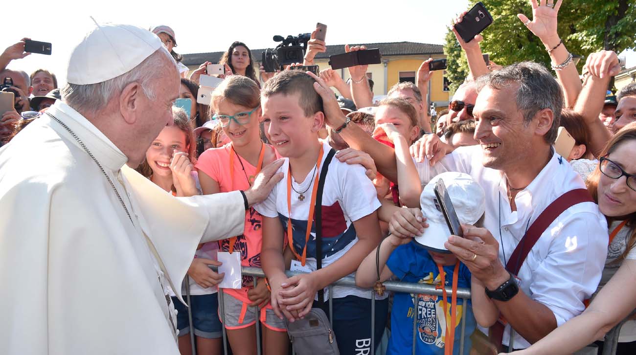 Pope pays tribute to Italian priests who served poor, marginalized ...