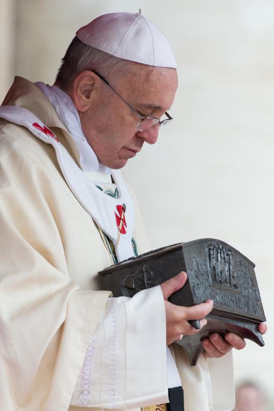 Book tells about behind-the-scenes search for St. Peter's bones ...