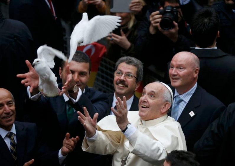 Pope focuses on 'good politics' for 2019 World Peace Day message ...