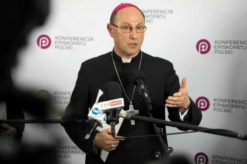 'No words to express our shame': Polish bishops apologize for abuse ...