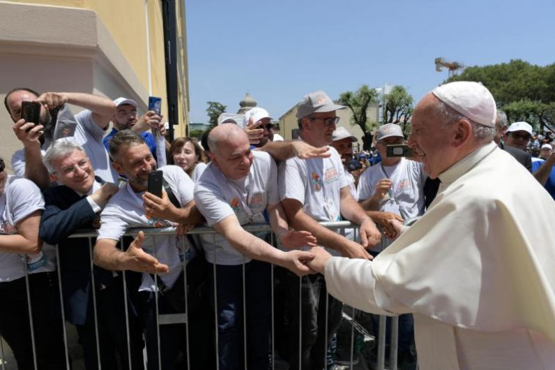 Pope: Theology begins with sincere dialogue, not 'conquering spirit ...