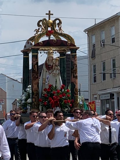 Italian-American faithful honor Mary in venerable tradition ...
