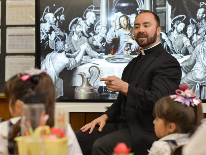 Deaf faithful pray the Mass in their own tongue, ASL - CatholicPhilly