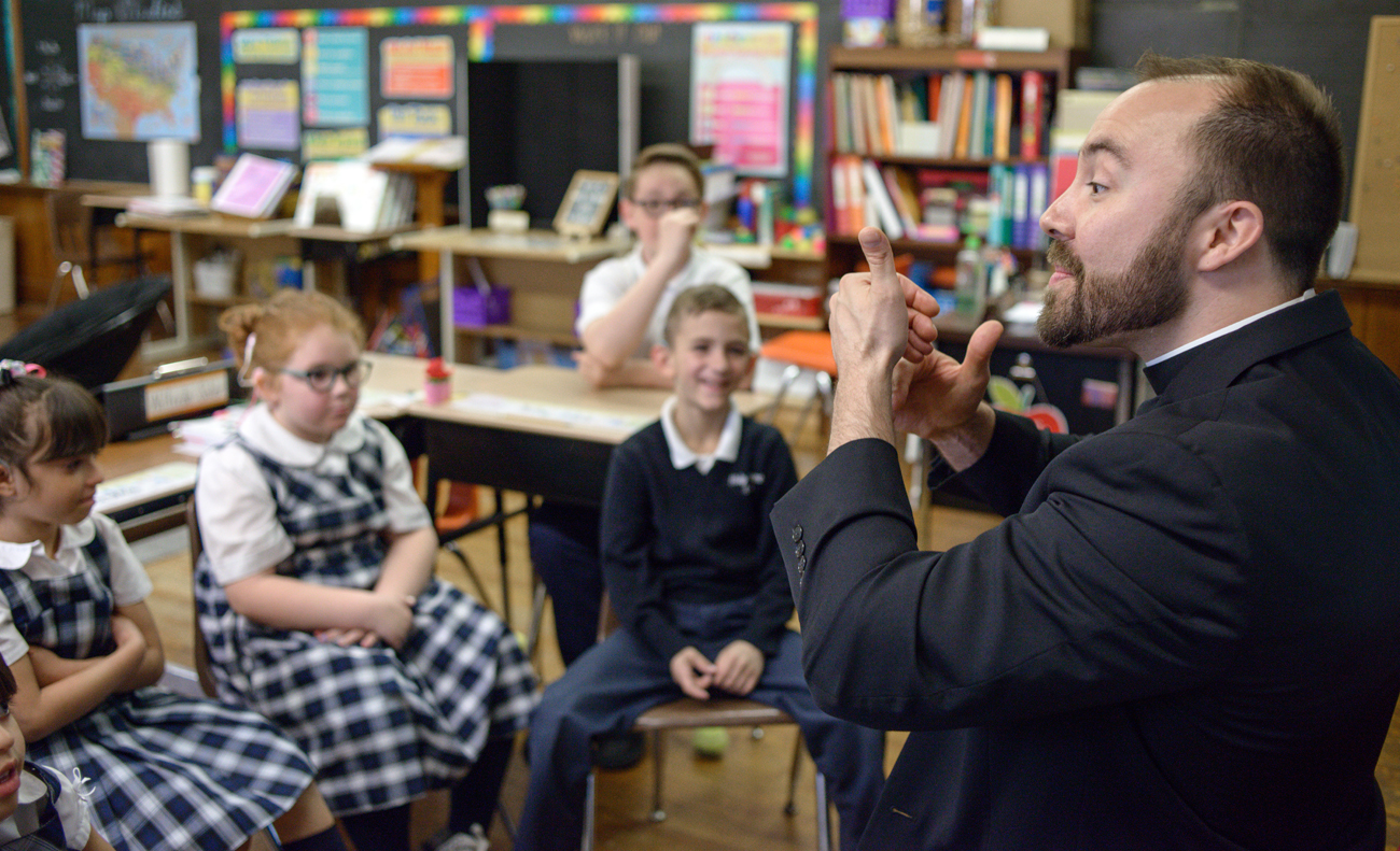 Deaf faithful pray the Mass in their own tongue, ASL - CatholicPhilly