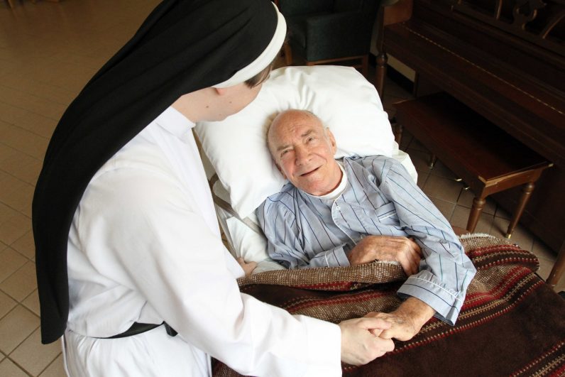 Vatican reaffirms, clarifies church teachings on end-of-life care ...