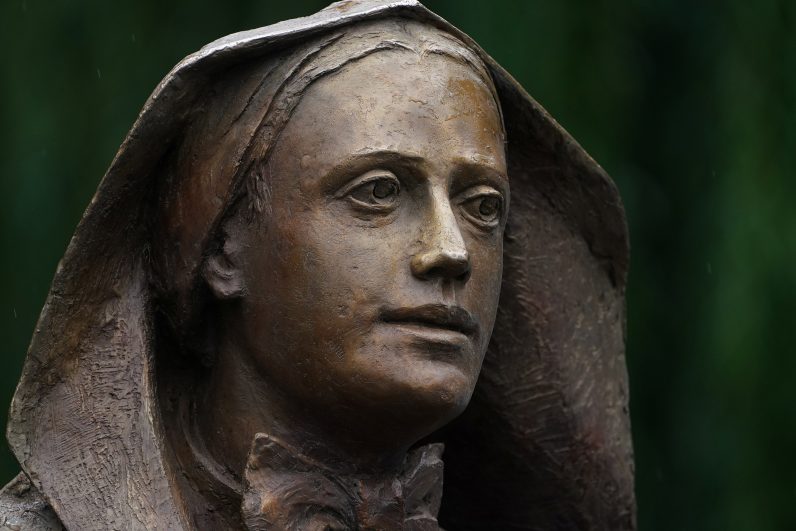 New statue honors Mother Cabrini for devotion to immigrants, children ...