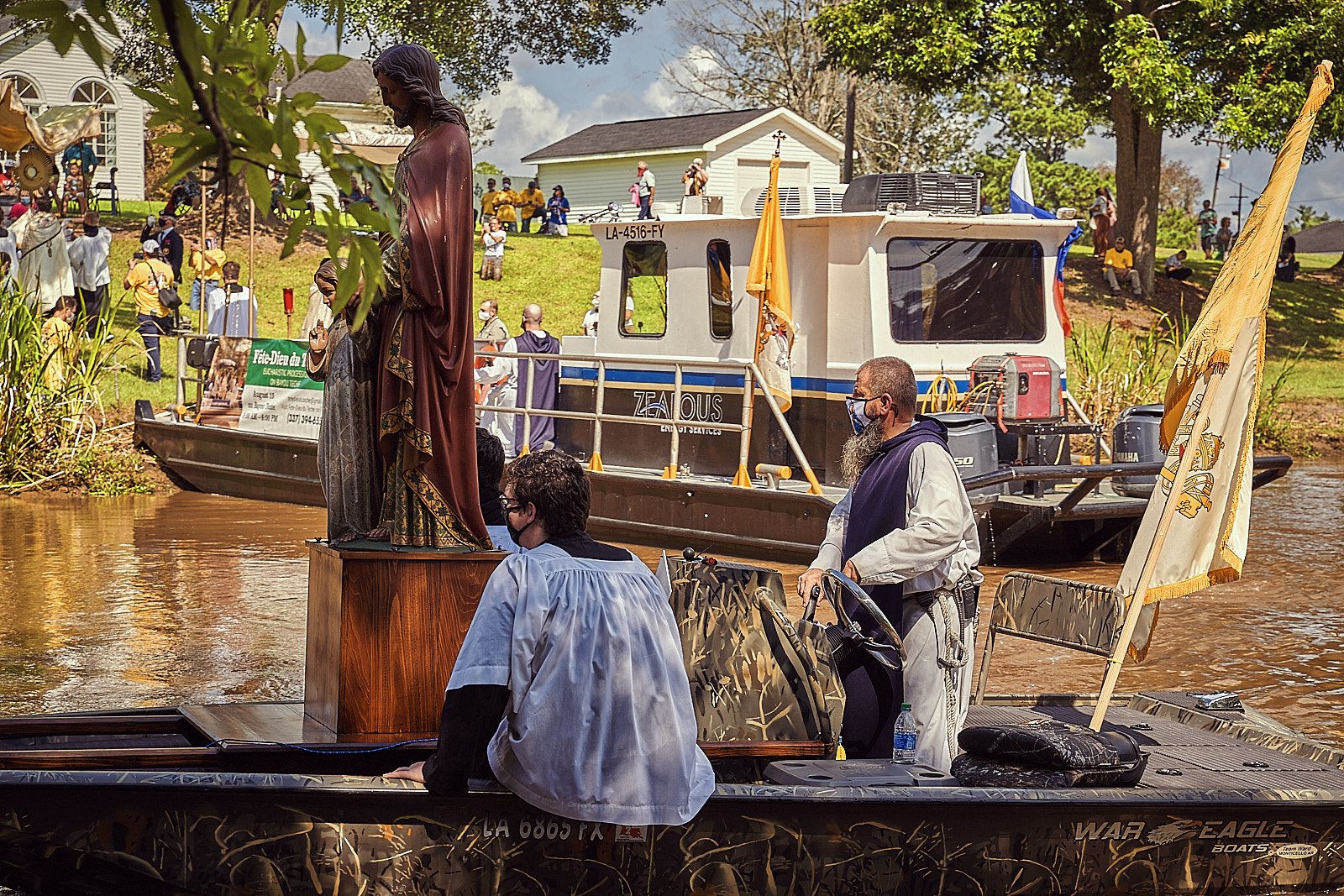 Louisiana eucharistic boat procession celebrates faith, family ...