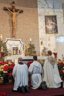 Parish holy hours offer prayers for vocations - CatholicPhilly