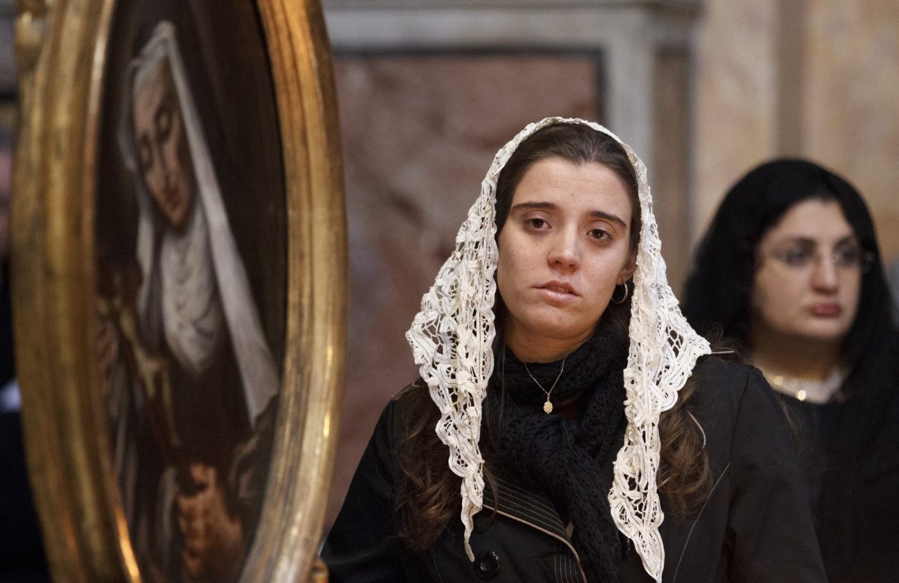 Traditionalist priests can continue with pre-Vatican II liturgies ...