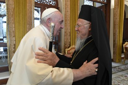 Overcoming Christian divisions would give world hope, pope tells ...