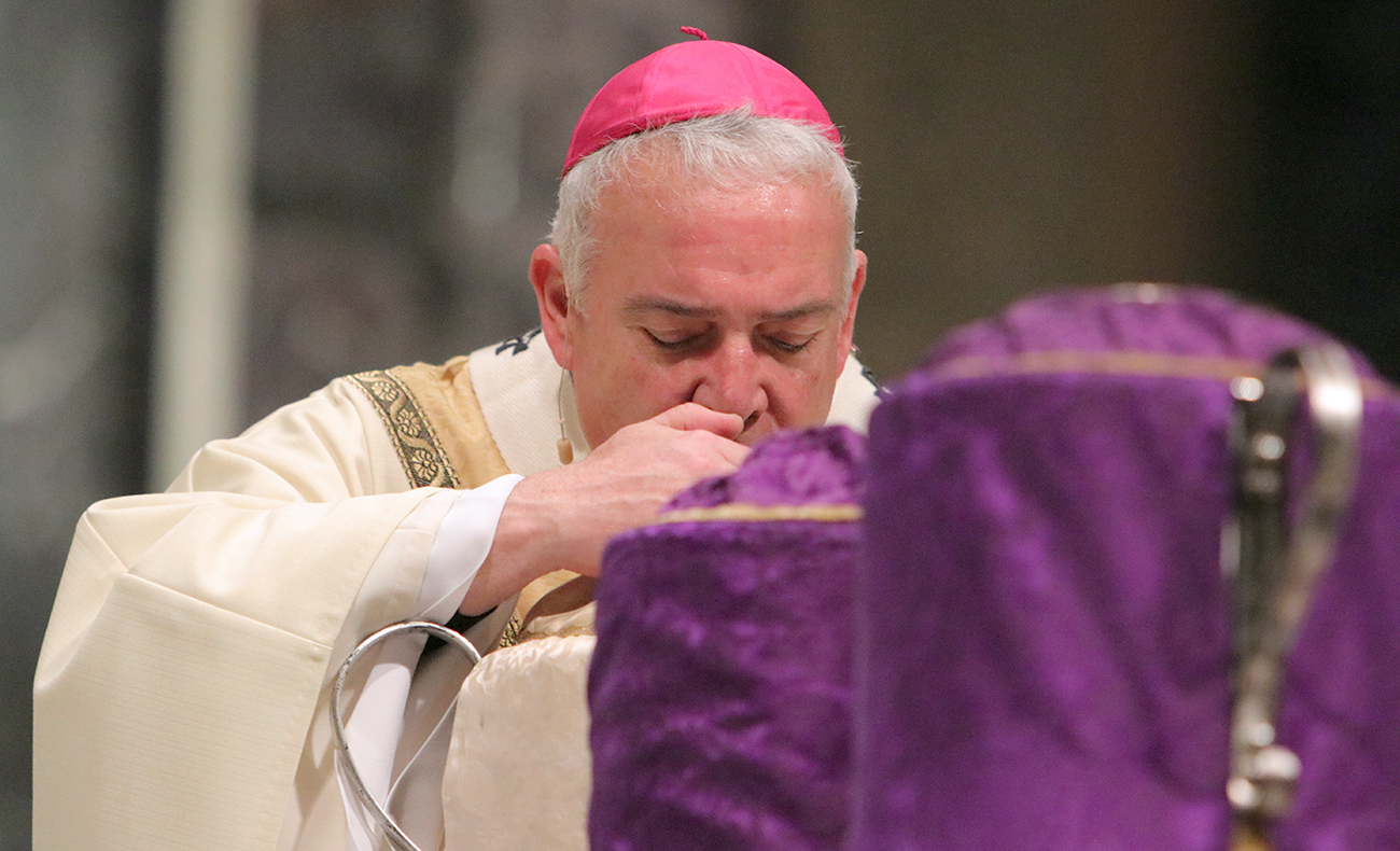 Archbishop Pérez Celebrates Chrism Mass at the Cathedral (PHOTOS ...