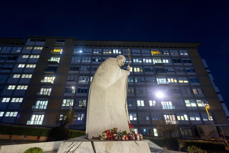 Pope's Therapy Adjusted Again After Tests Reveal 'Polymicrobial ...