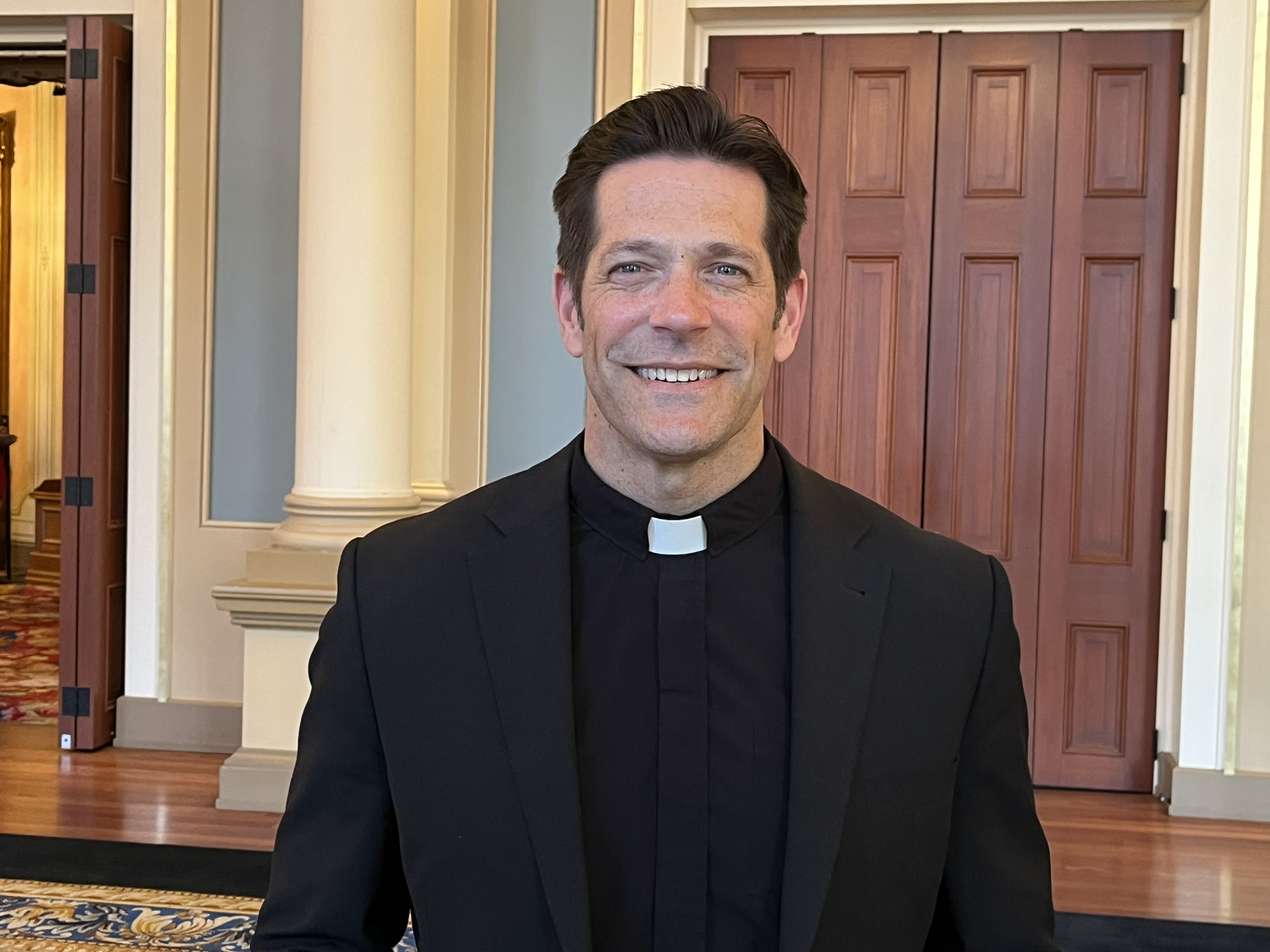 Father Mike Schmitz Unpacks Jesus' Parables via Laughter, Tears in ...