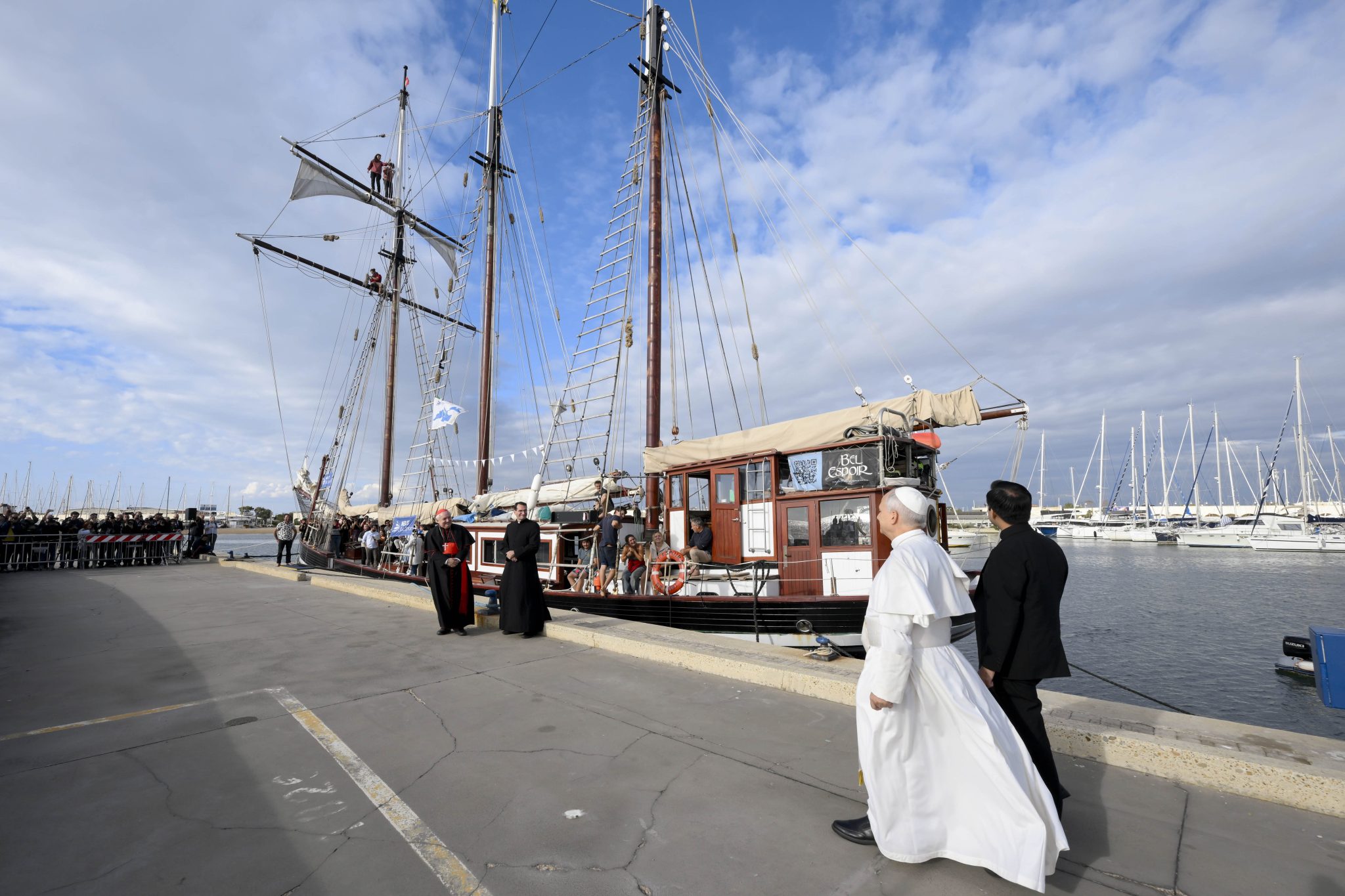 Pope Boards Sailboat to Speak Peace with Young Adults - CatholicPhilly