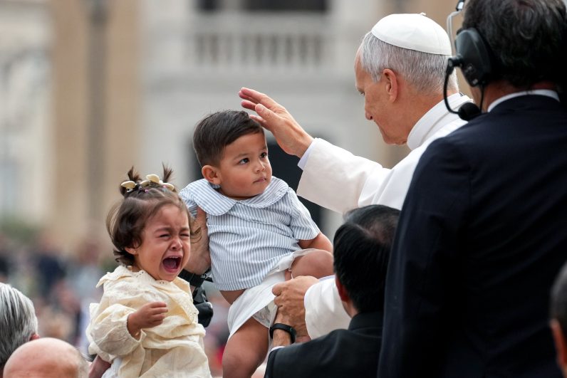 The Risen Christ Brings Joy, Hope Along Life's Journey, Pope Says ...